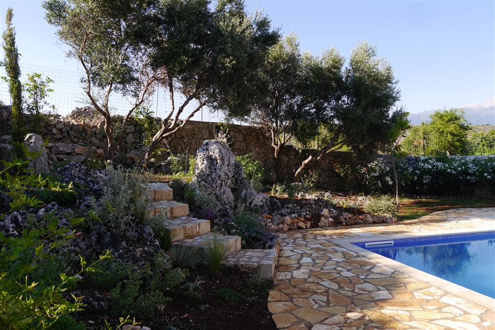 Village garden in the Apokoronas in Crete | Landscaping in Crete